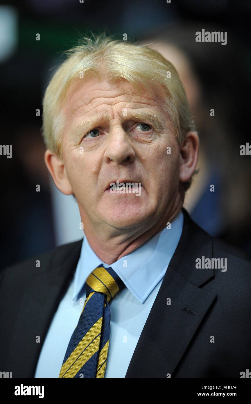 GORDON STRACHAN SCOTLAND MANAGER CELTIC PARK GLASGOW SCOTLAND 18 ...