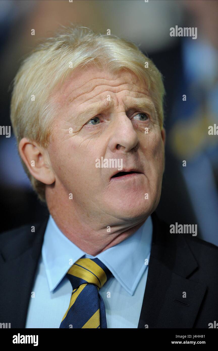 GORDON STRACHAN SCOTLAND MANAGER CELTIC PARK GLASGOW SCOTLAND 18 ...