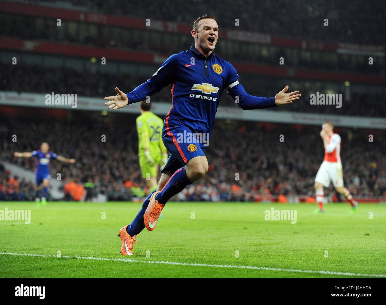 WAYNE ROONEY OF MANCHESTER UNITED CELEBRATES SCORING HIS GOAL TO MAKE ...