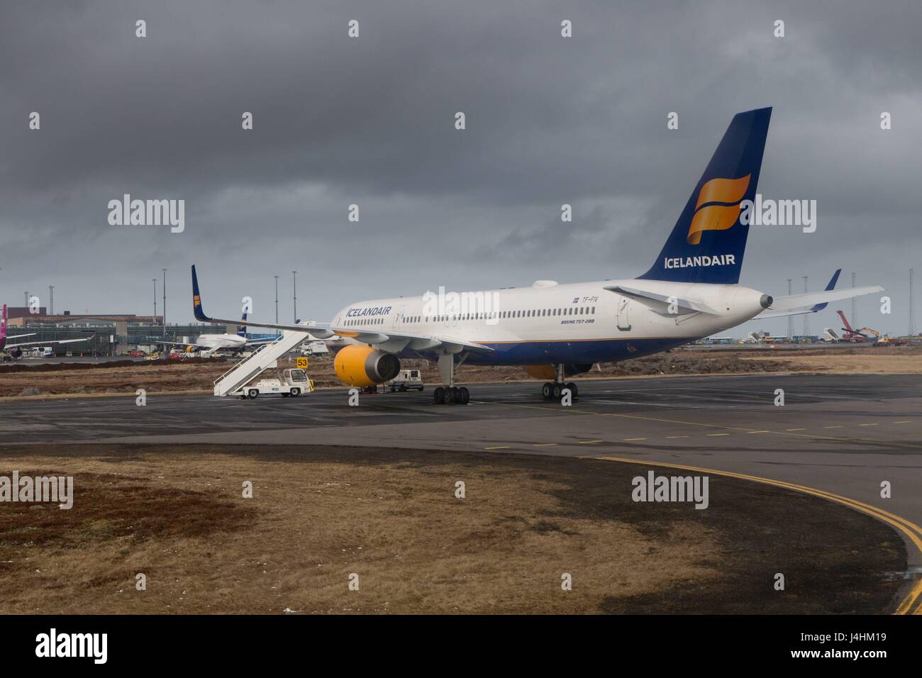 Boeing 757-200 of the Icelandic airline Icelandair at Keflavik ...