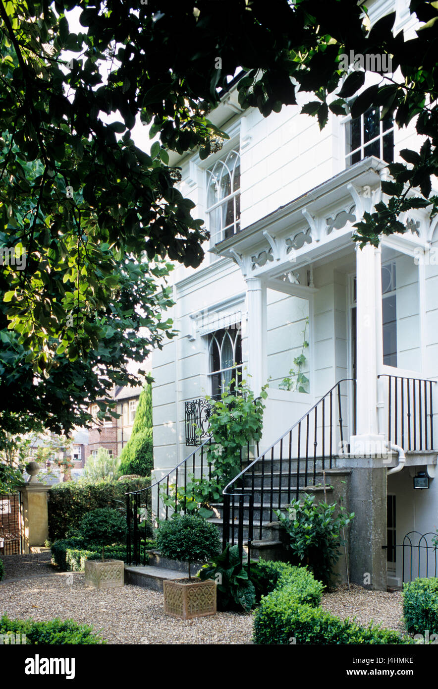 White house with portico Stock Photo - Alamy
