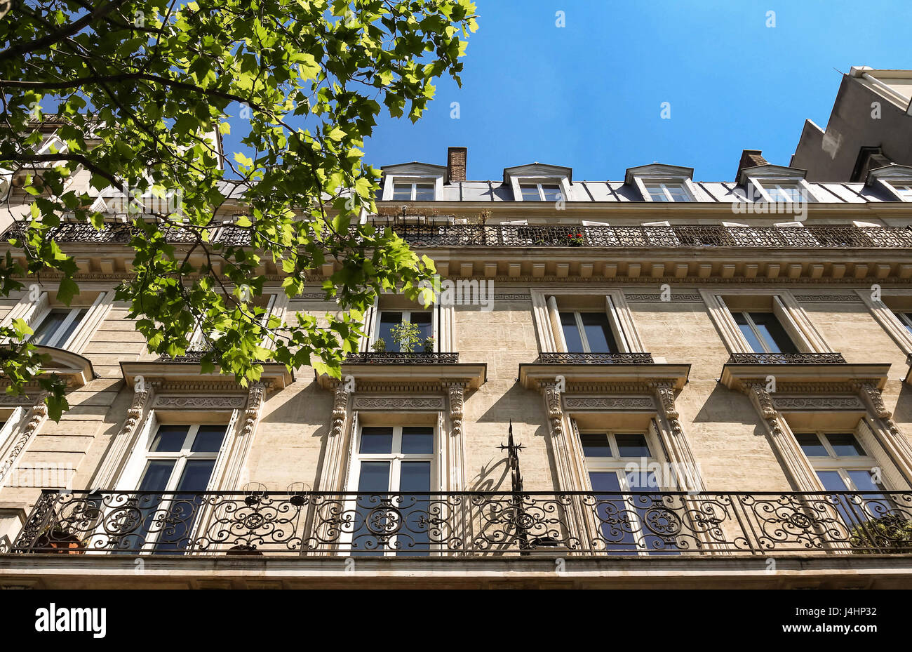 The facade of Parisian building, France Stock Photo - Alamy