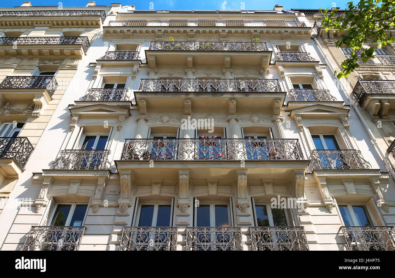 The facade of Parisian building, France Stock Photo - Alamy