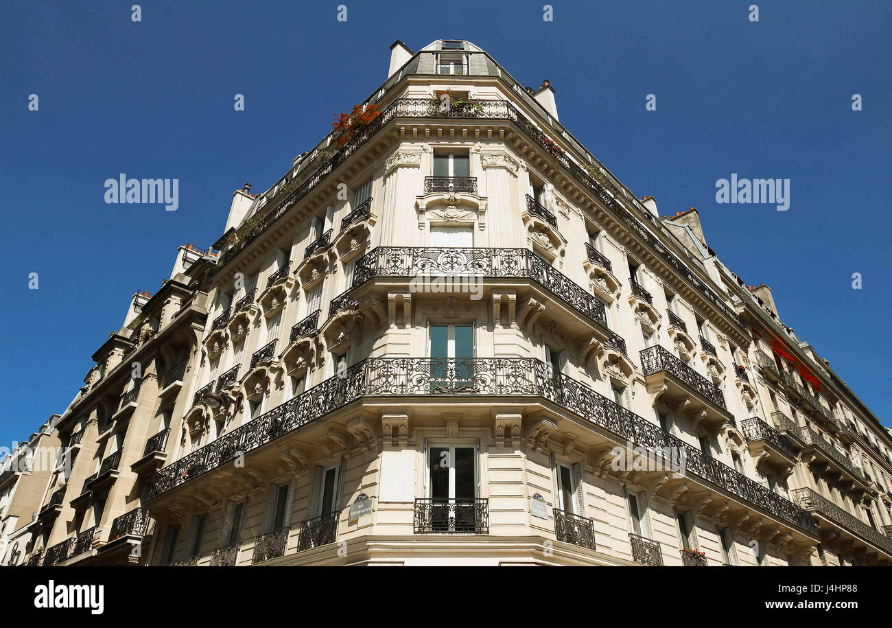 The facade of Parisian building, France Stock Photo - Alamy