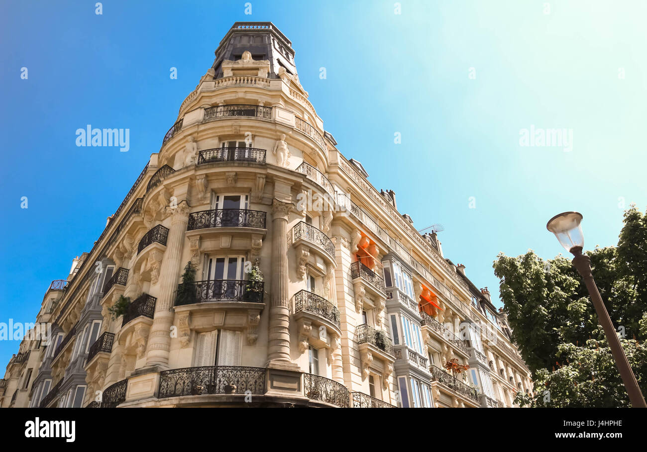 The facade of Parisian building, France Stock Photo - Alamy