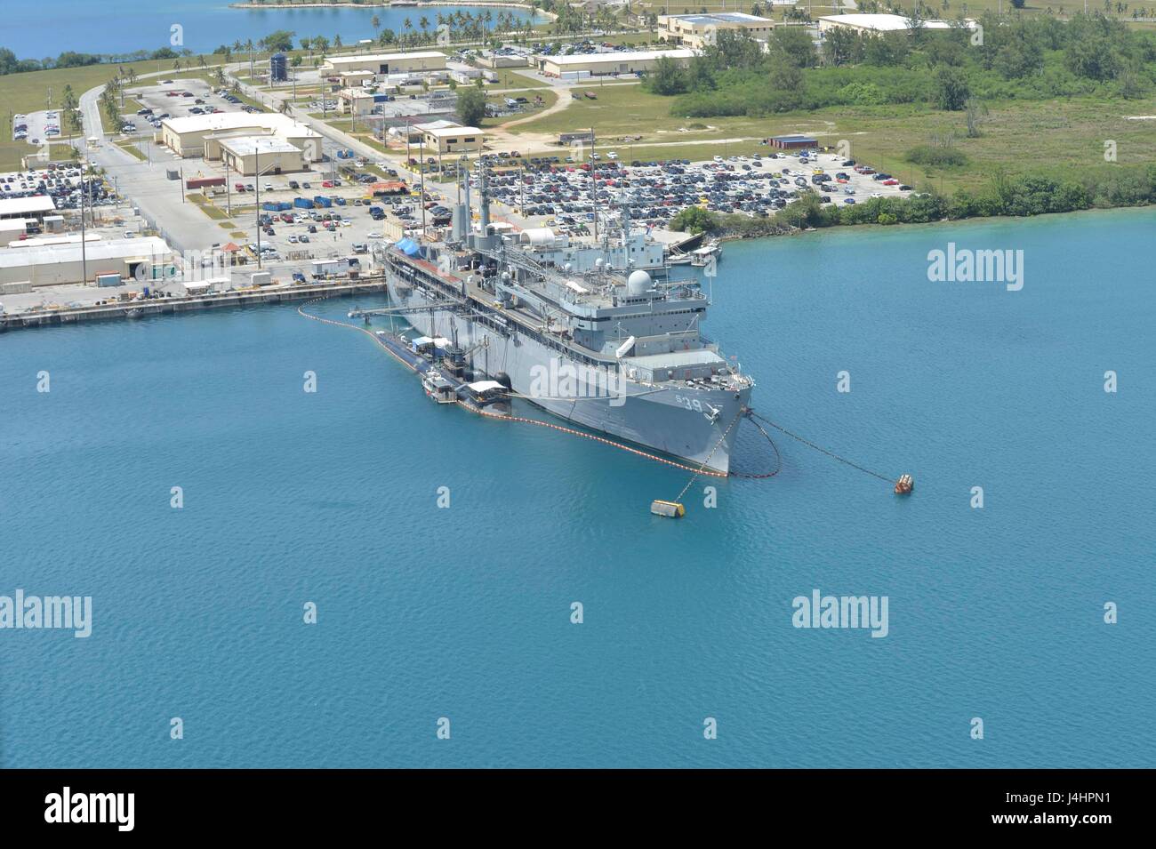 The USN Los Angeles-class fast-attack submarine USS Topeka (left) and ...