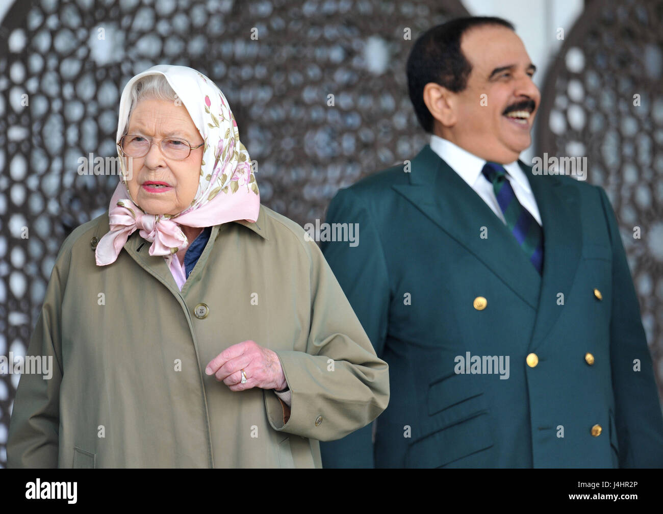 Queen Elizabeth II and the King of Bahrain Hamad bin Isa Al Khalifa ...