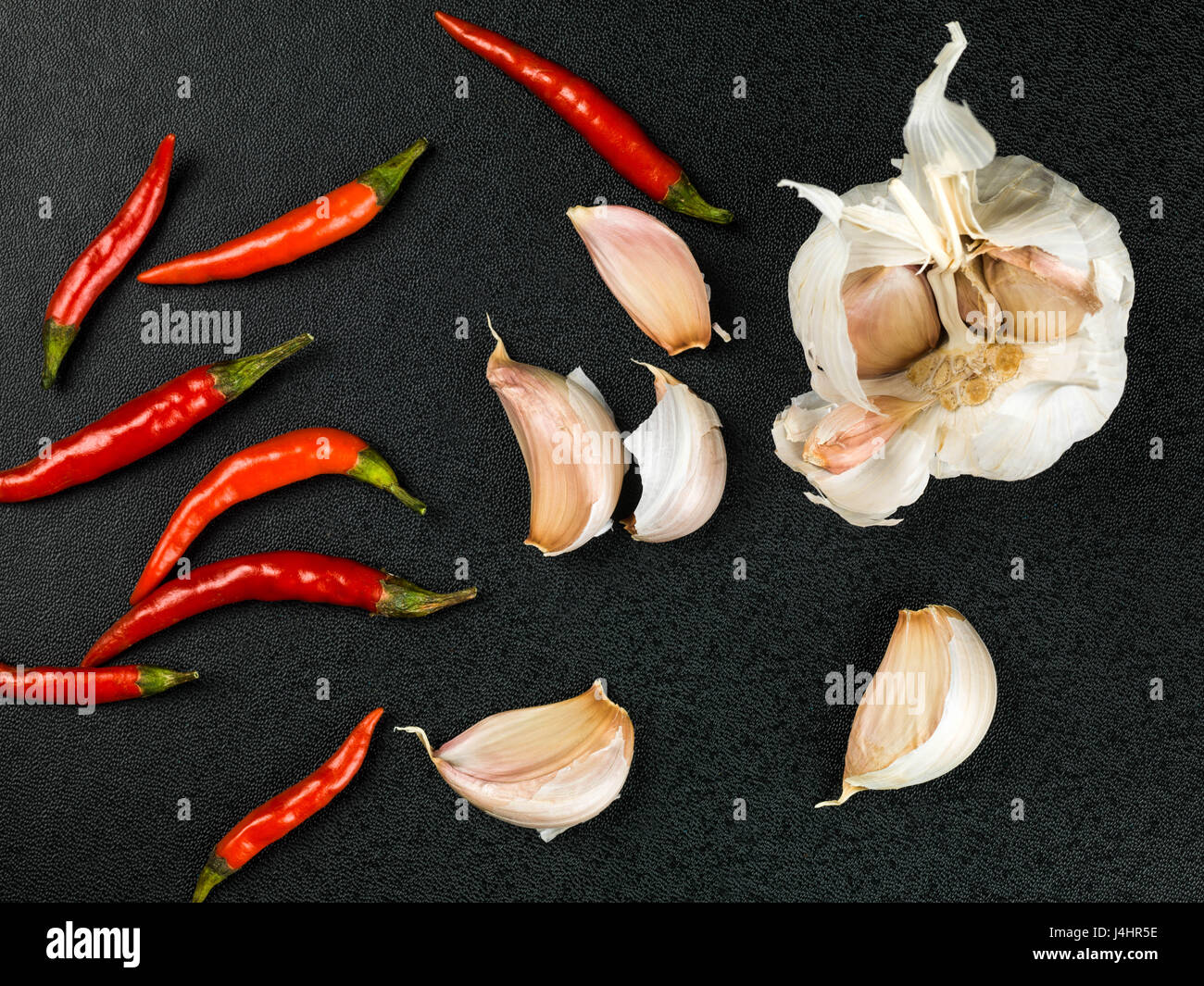 Red chilli and garlic bulbs hi-res stock photography and images - Alamy