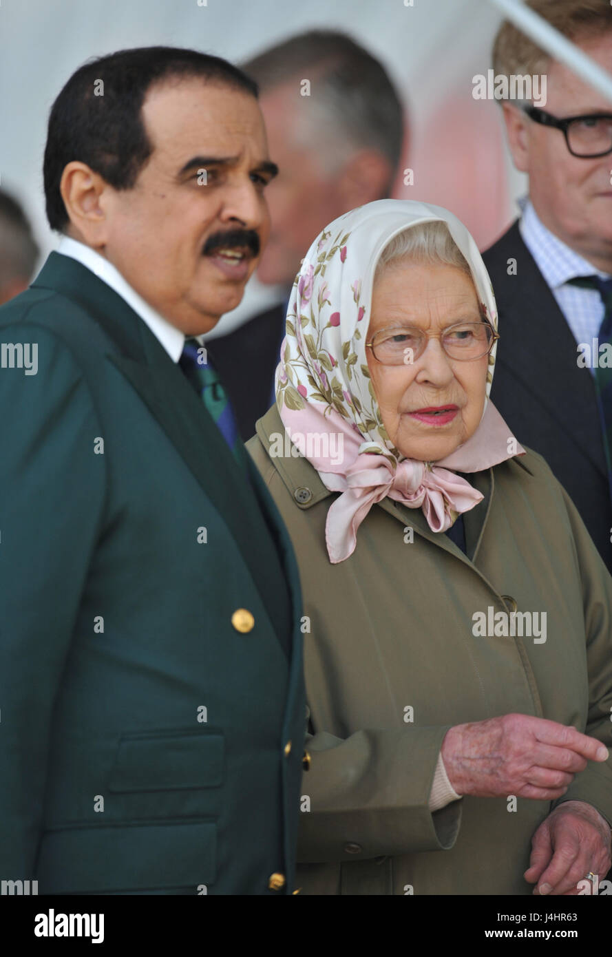 Queen Elizabeth II and the King of Bahrain Hamad bin Isa Al Khalifa ...