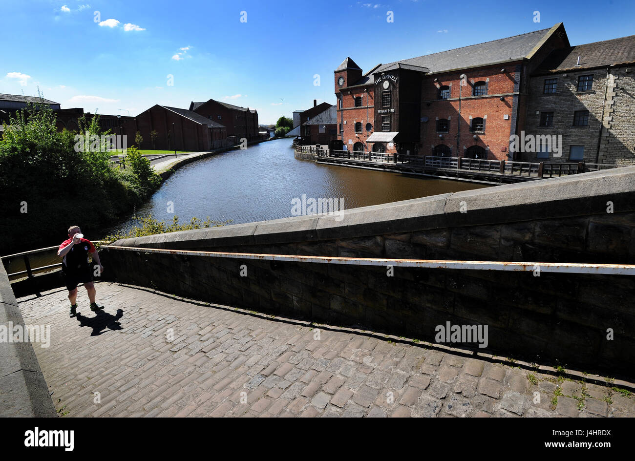 Wigan pier leeds liverpool canal hi-res stock photography and images ...