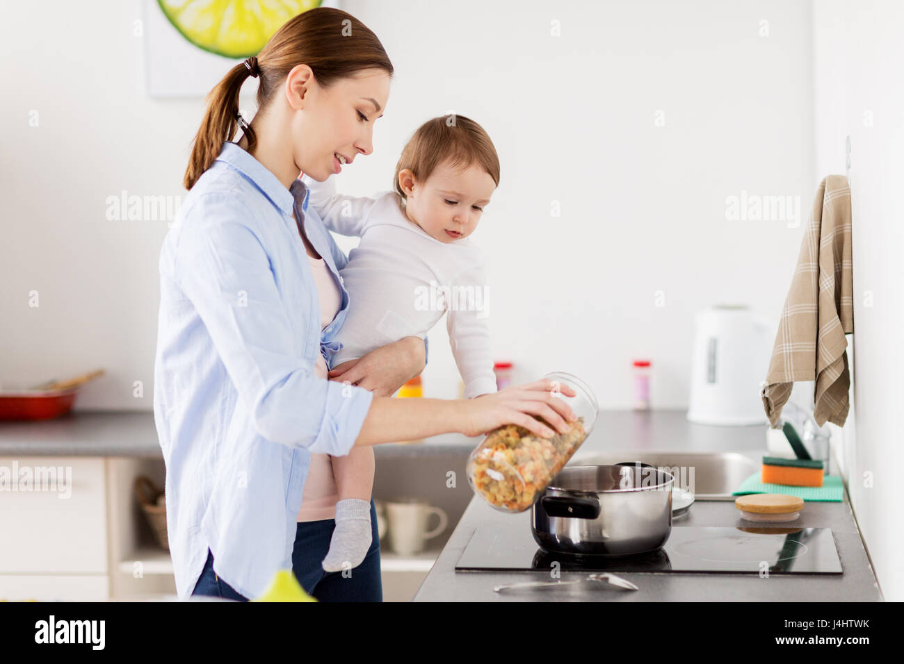 Mother son kitchen cooker hi-res stock photography and images - Alamy