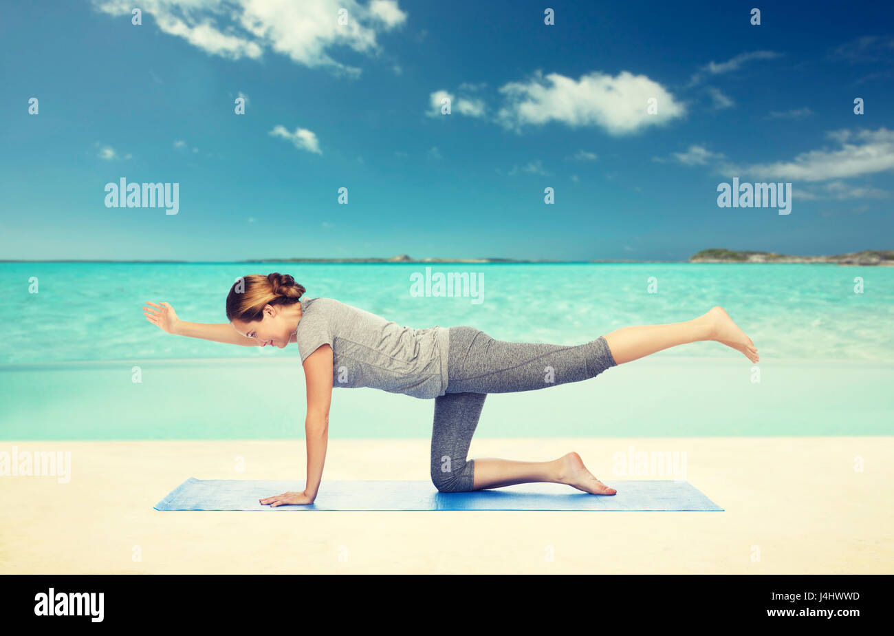 Balancing posture hi-res stock photography and images - Alamy