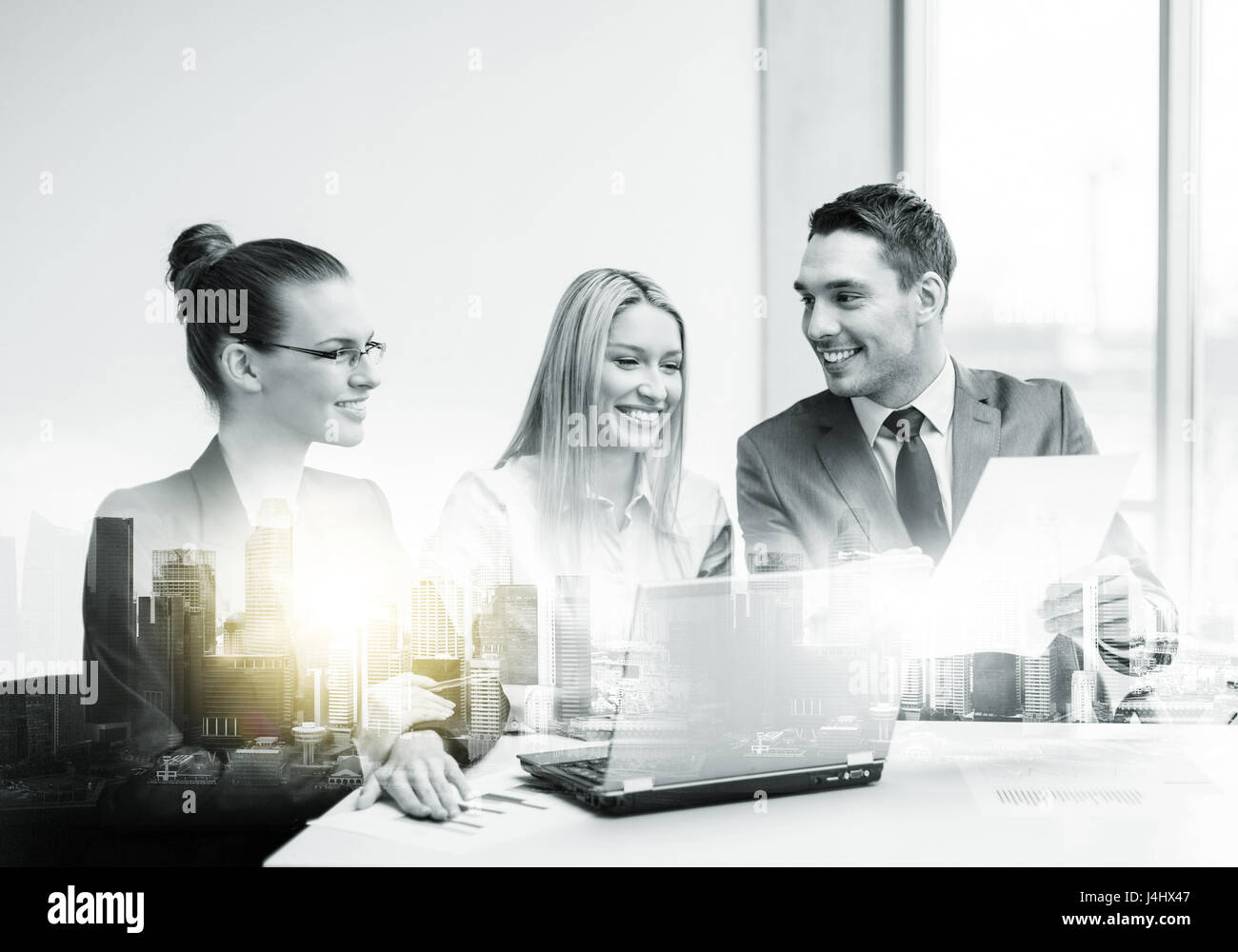 Teamwork it technology hi-res stock photography and images - Alamy