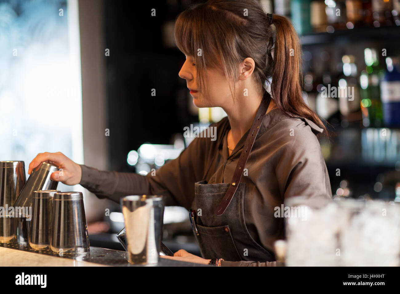 Barmaid hi-res stock photography and images - Alamy