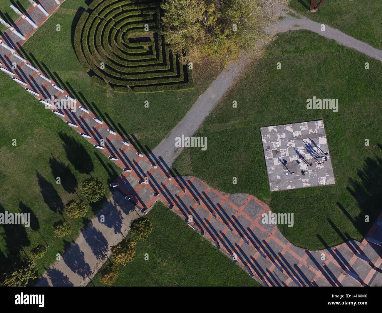 Hedge maze above hi-res stock photography and images - Alamy