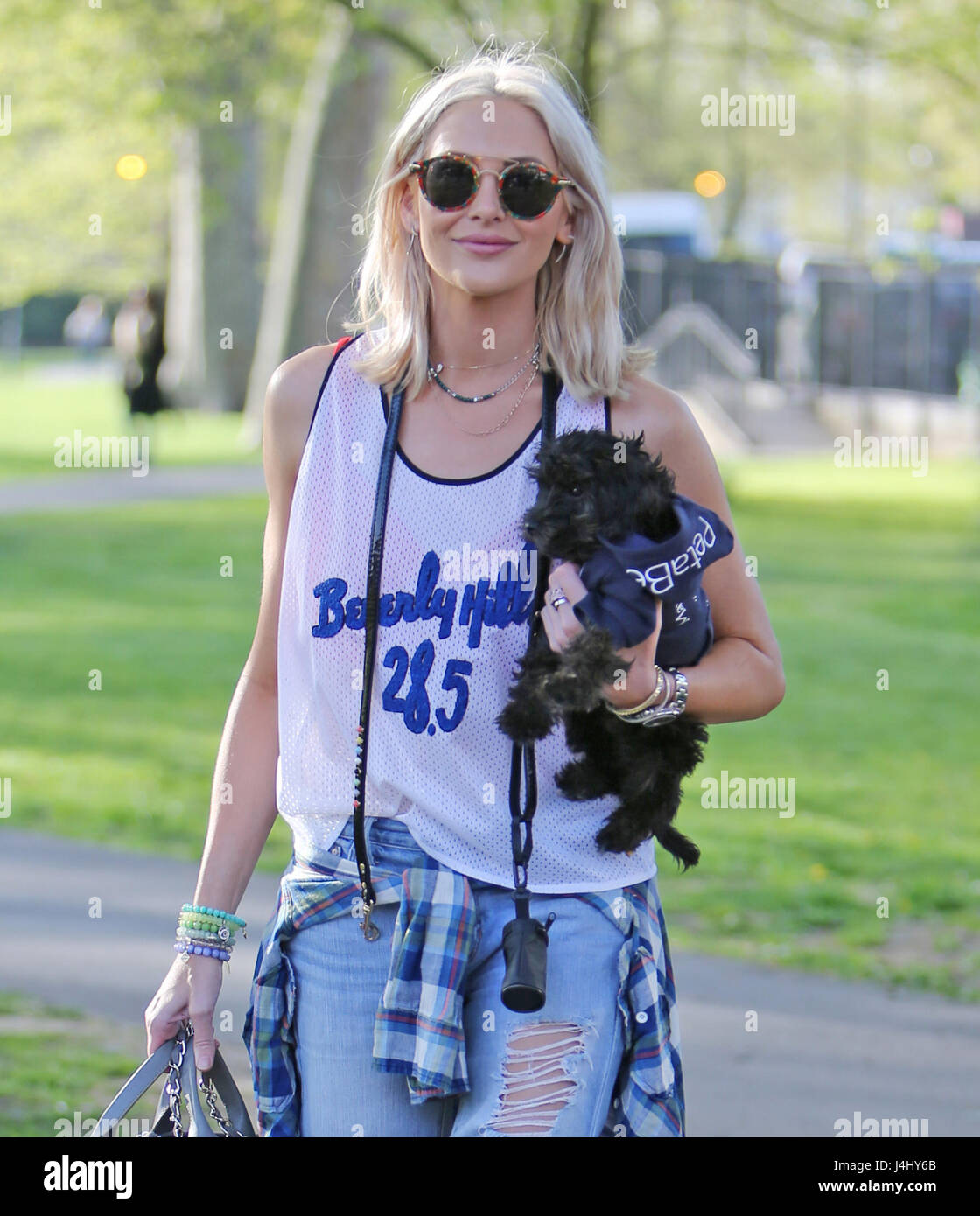 Stephanie Pratt goes to the park to walk her dog in Chelsea Featuring ...