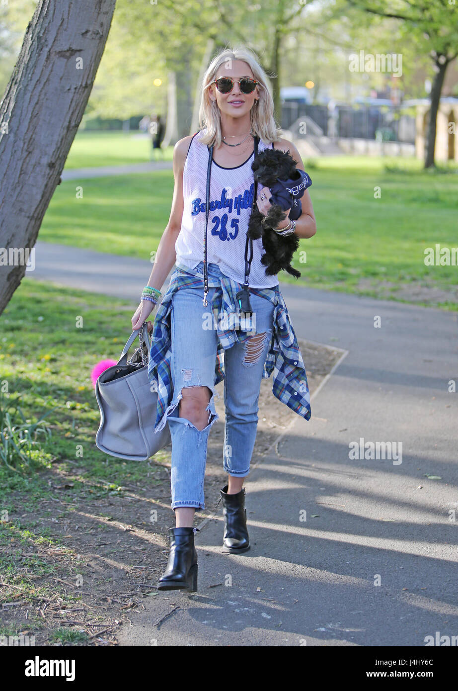 Stephanie Pratt goes to the park to walk her dog in Chelsea Featuring ...