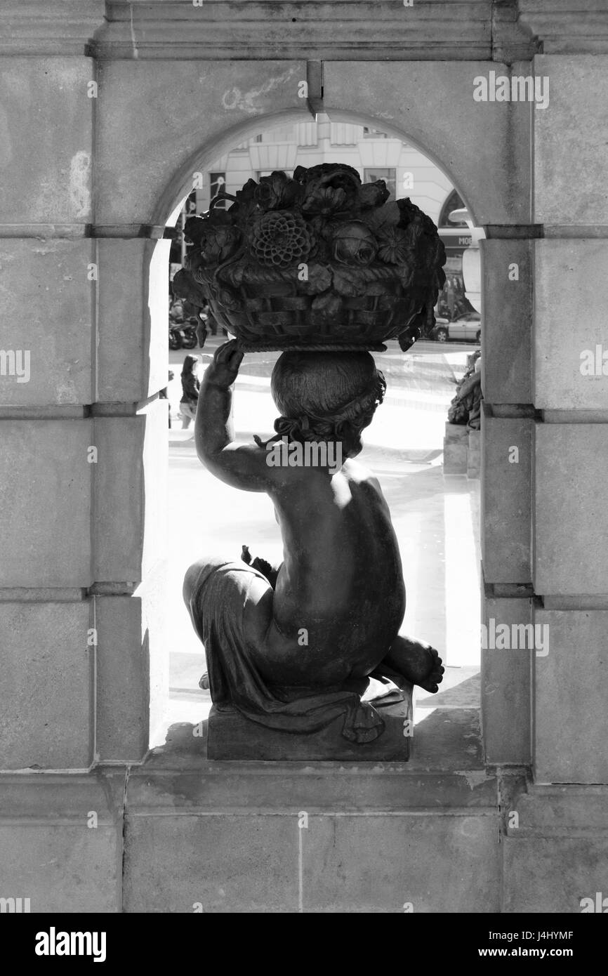 Statue and background Black and White Stock Photos & Images - Alamy