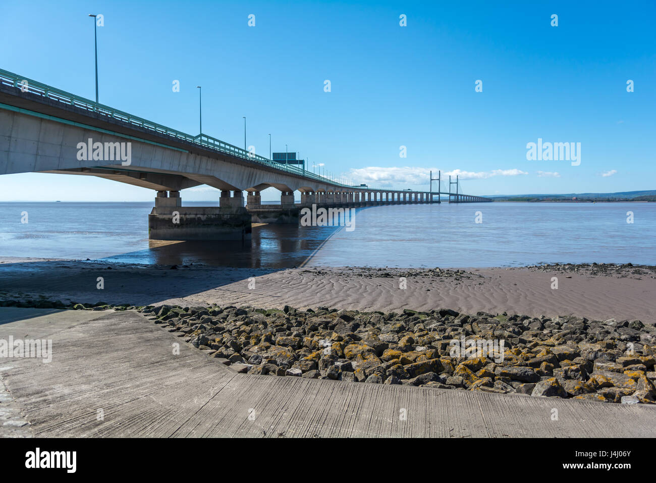 Severn bridge crossing severn beach hi-res stock photography and images ...