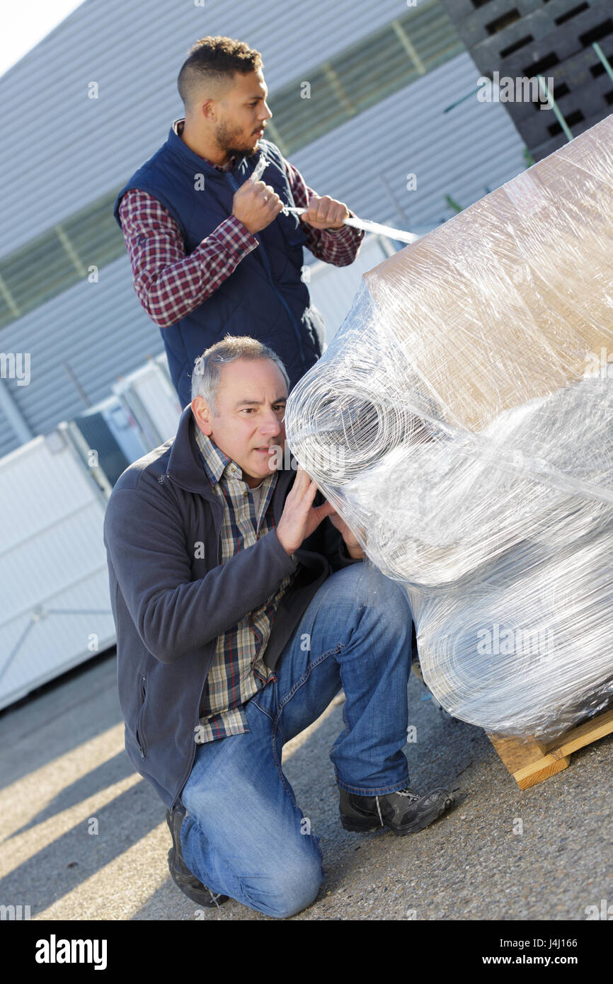 manager checking a shipping on wooden pallets Stock Photo - Alamy