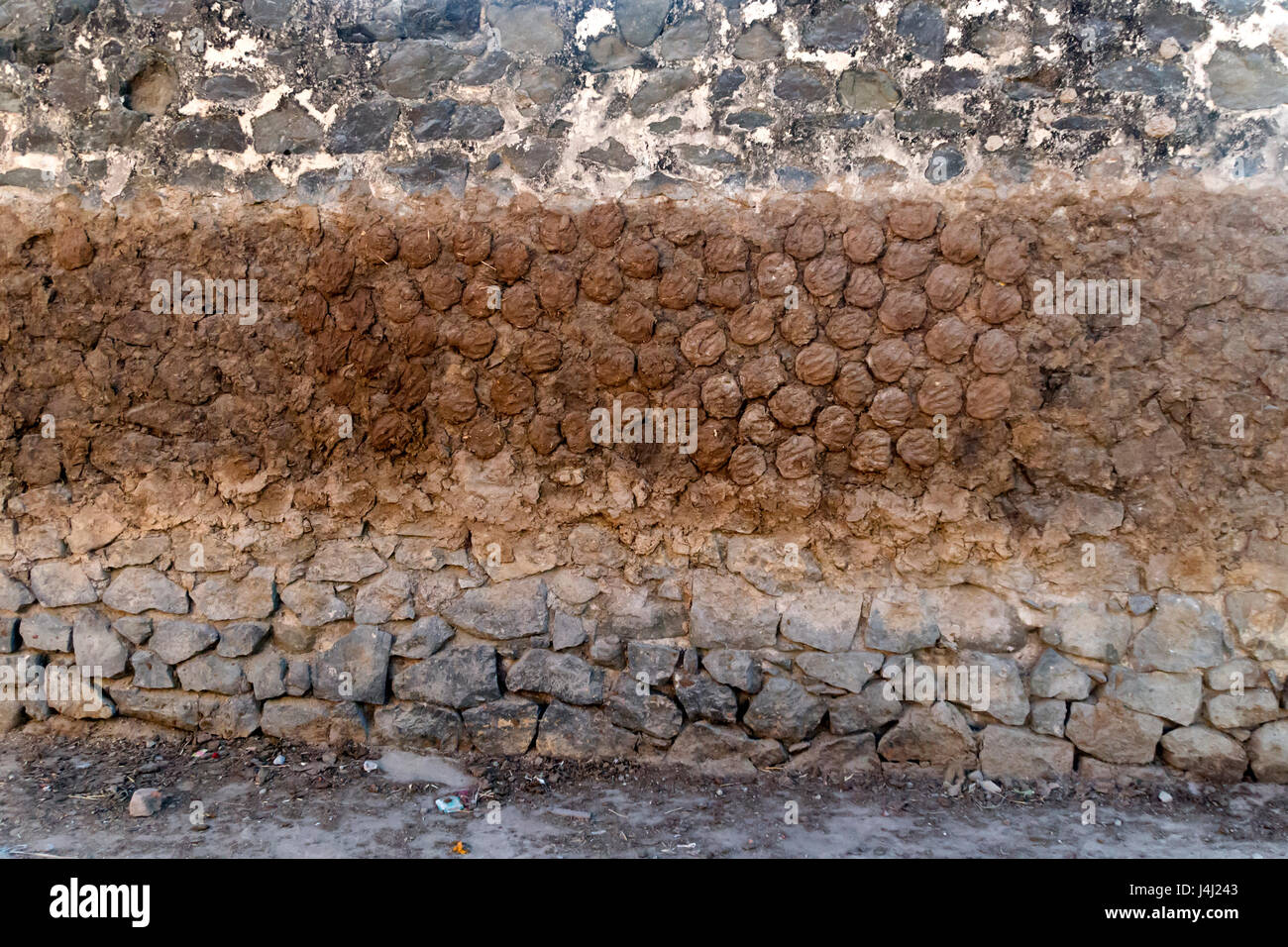 Cow dung wall hi-res stock photography and images - Alamy