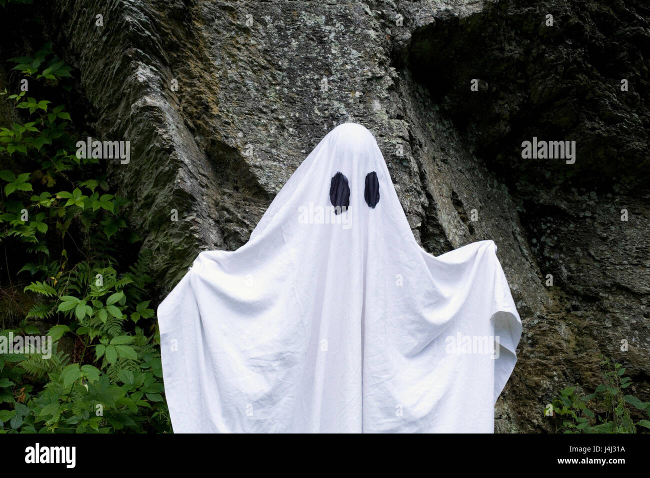 Sheet ghost hi-res stock photography and images - Alamy
