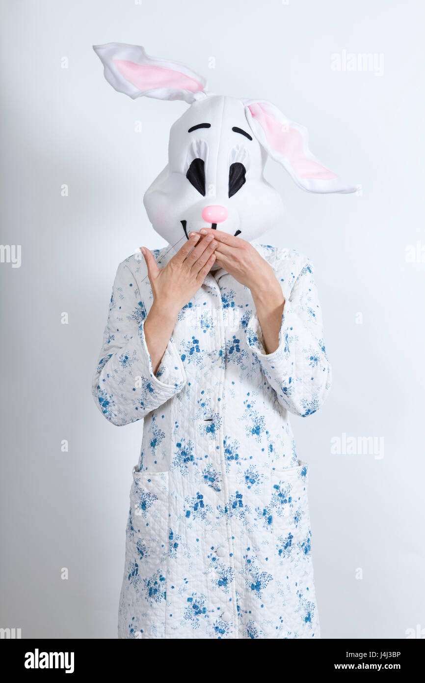 Rabbit difficult to wake in the morning He put his hand in front of his ...