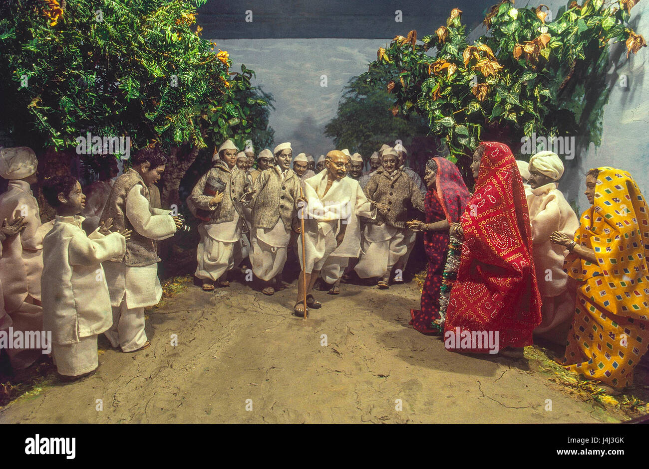 Glimpses of mahatma gandhi started salt march from sabarmati ashram ...