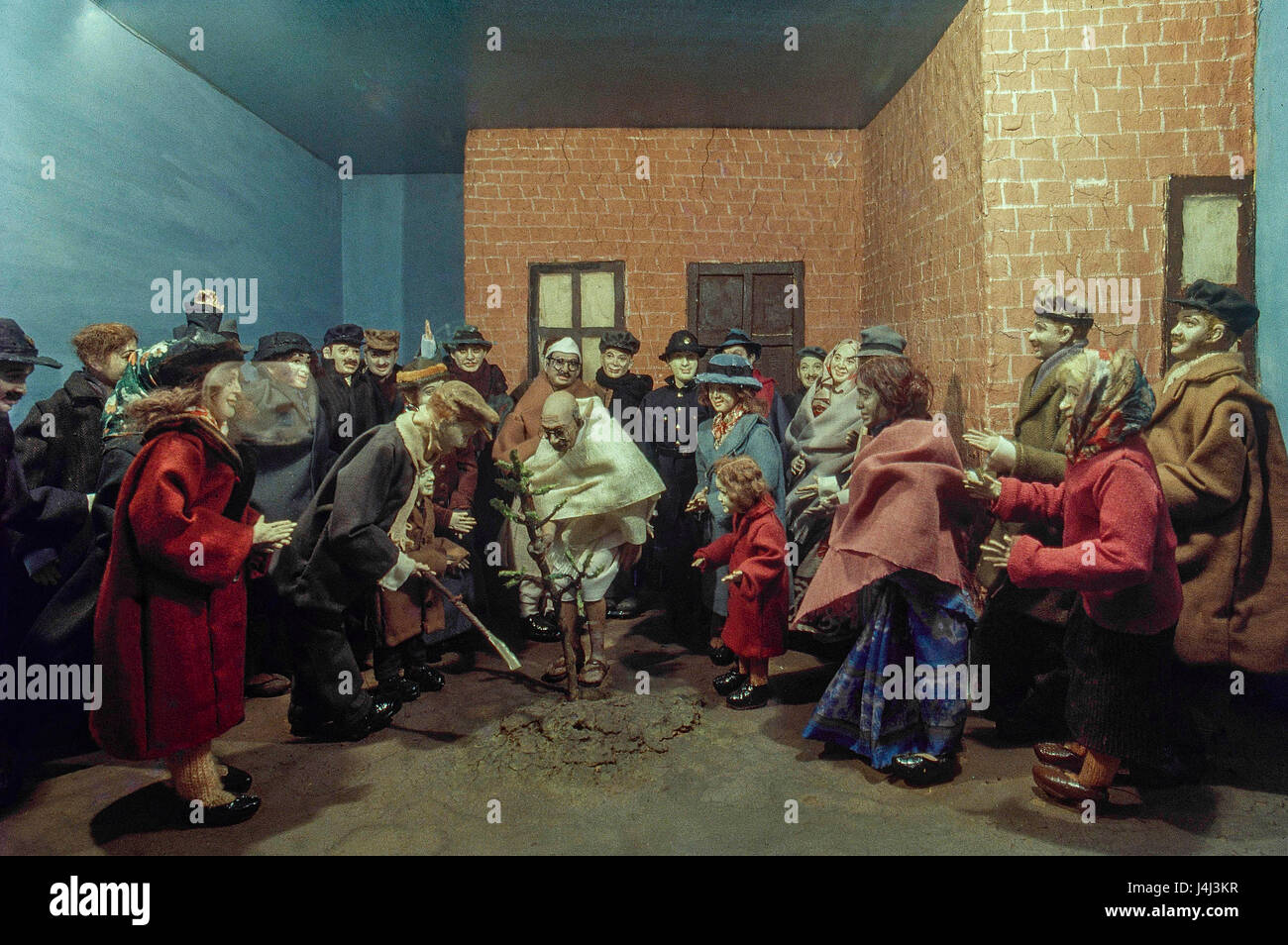 Glimpses of mahatma gandhi gandhi planted tree outside kingsley hall ...