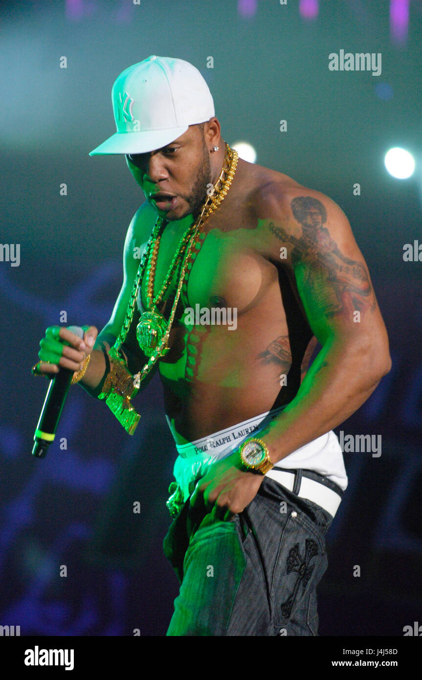 Rapper Flo Rida performing at the 2008 102.7 KISS FM Wango Tango ...