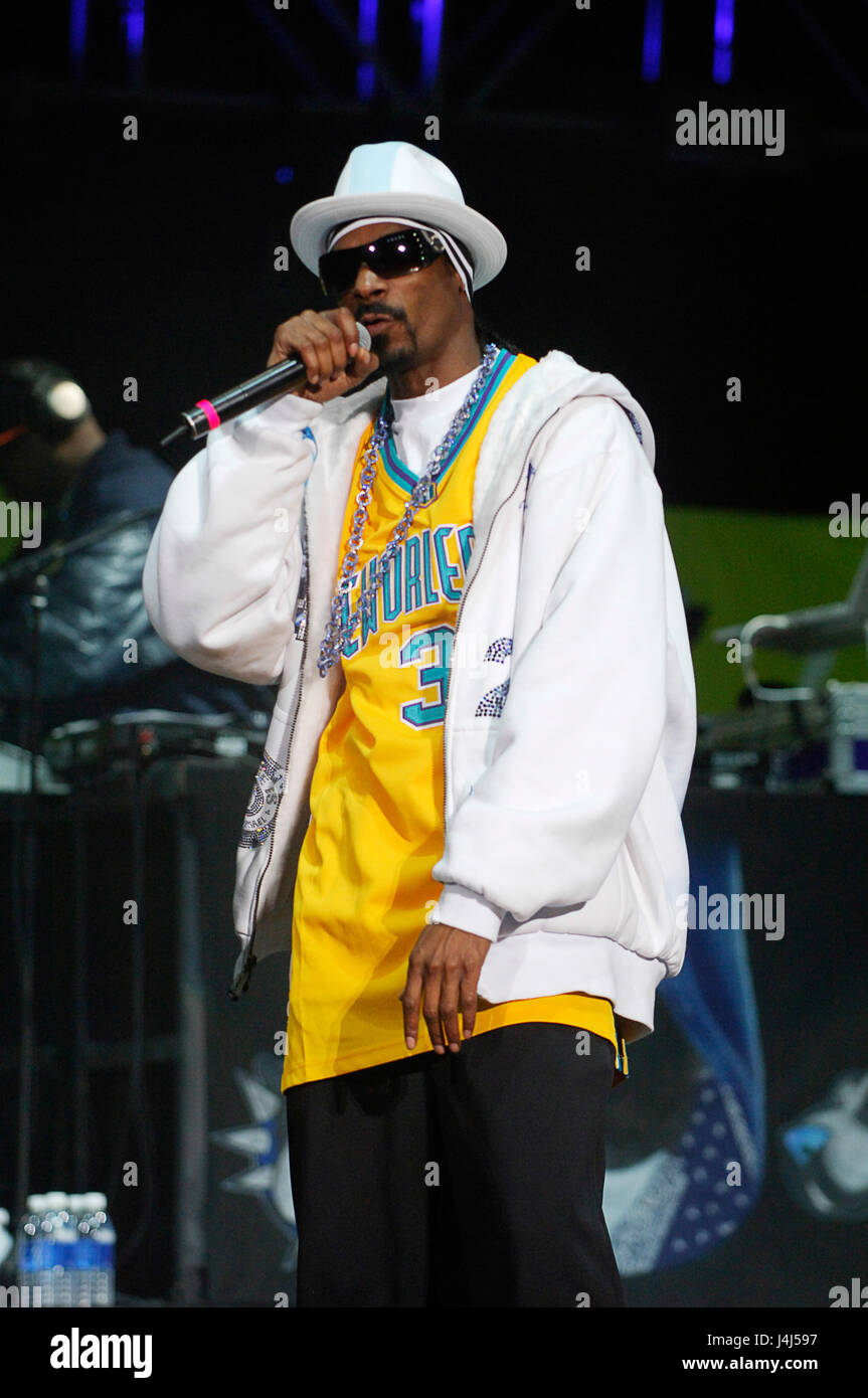 Rapper Snoop Dogg performing at the 2008 KISS FM Wango Tango Festival ...