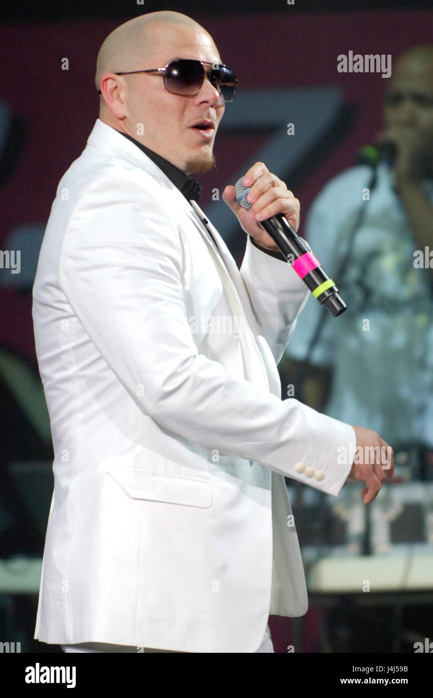 Pitbull singer hi-res stock photography and images - Alamy