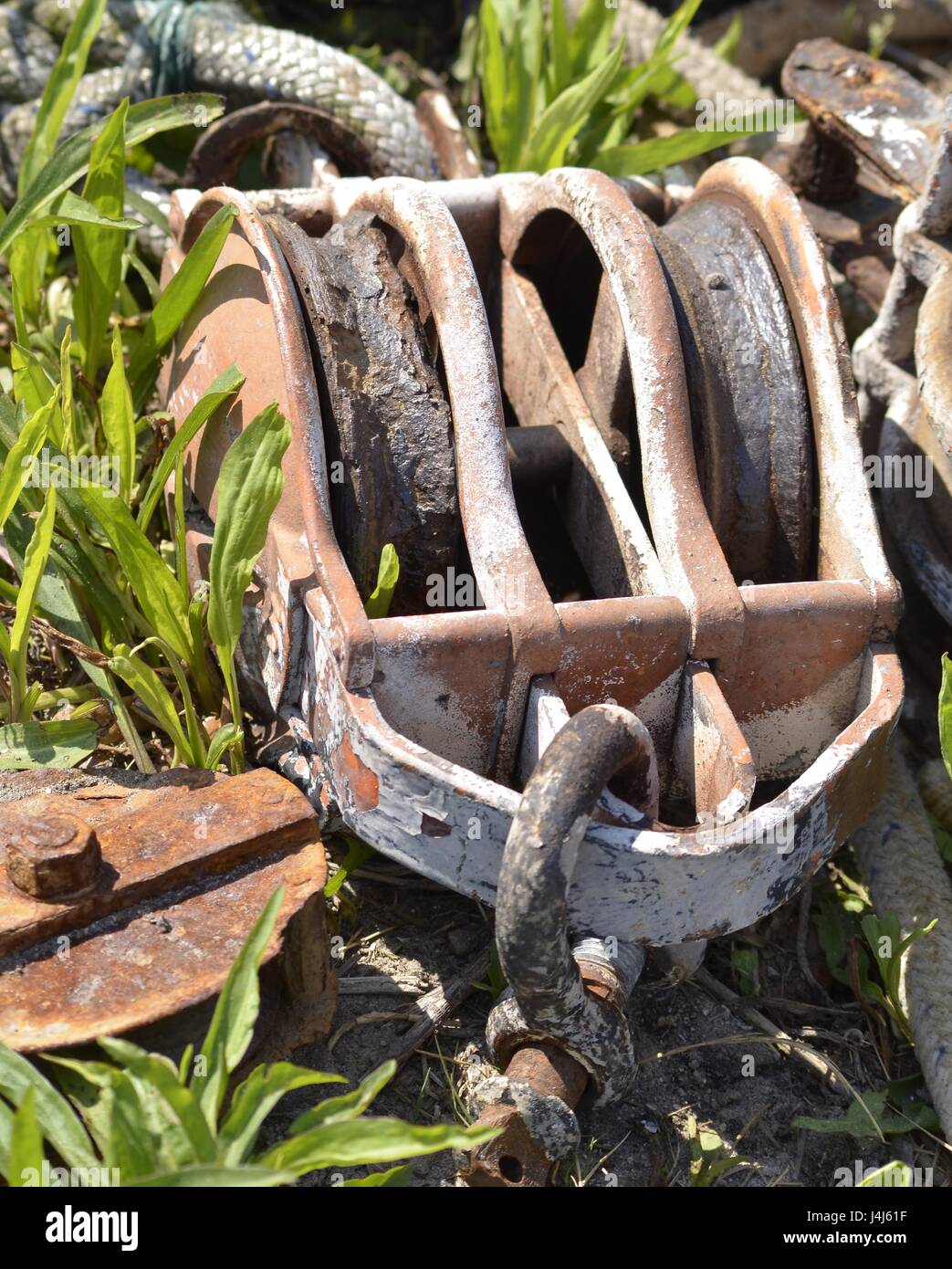 Old ship pulley Stock Photo - Alamy
