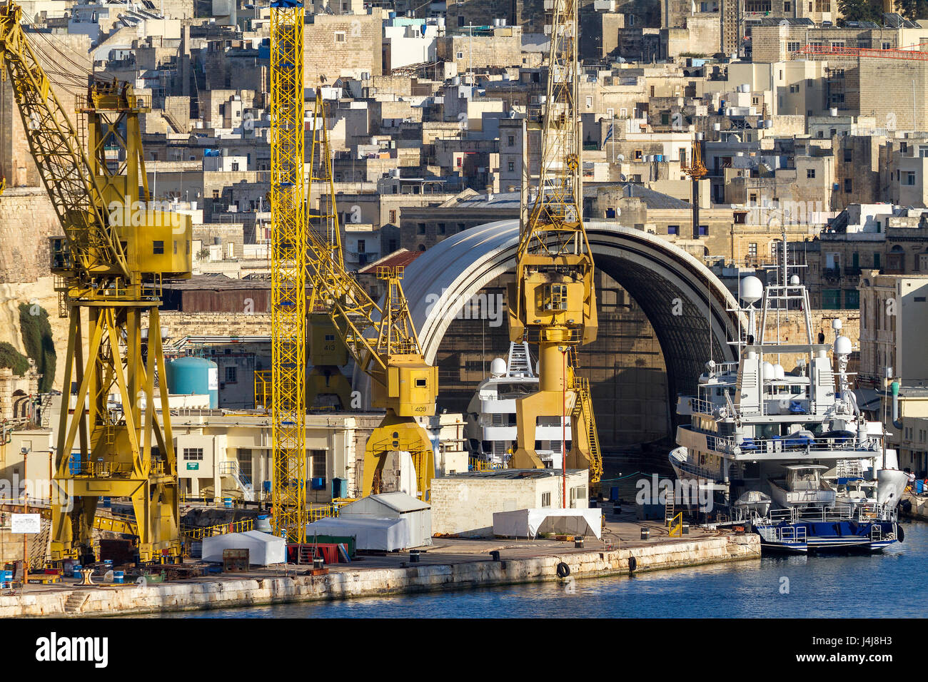 Dockyard houses hi-res stock photography and images - Alamy
