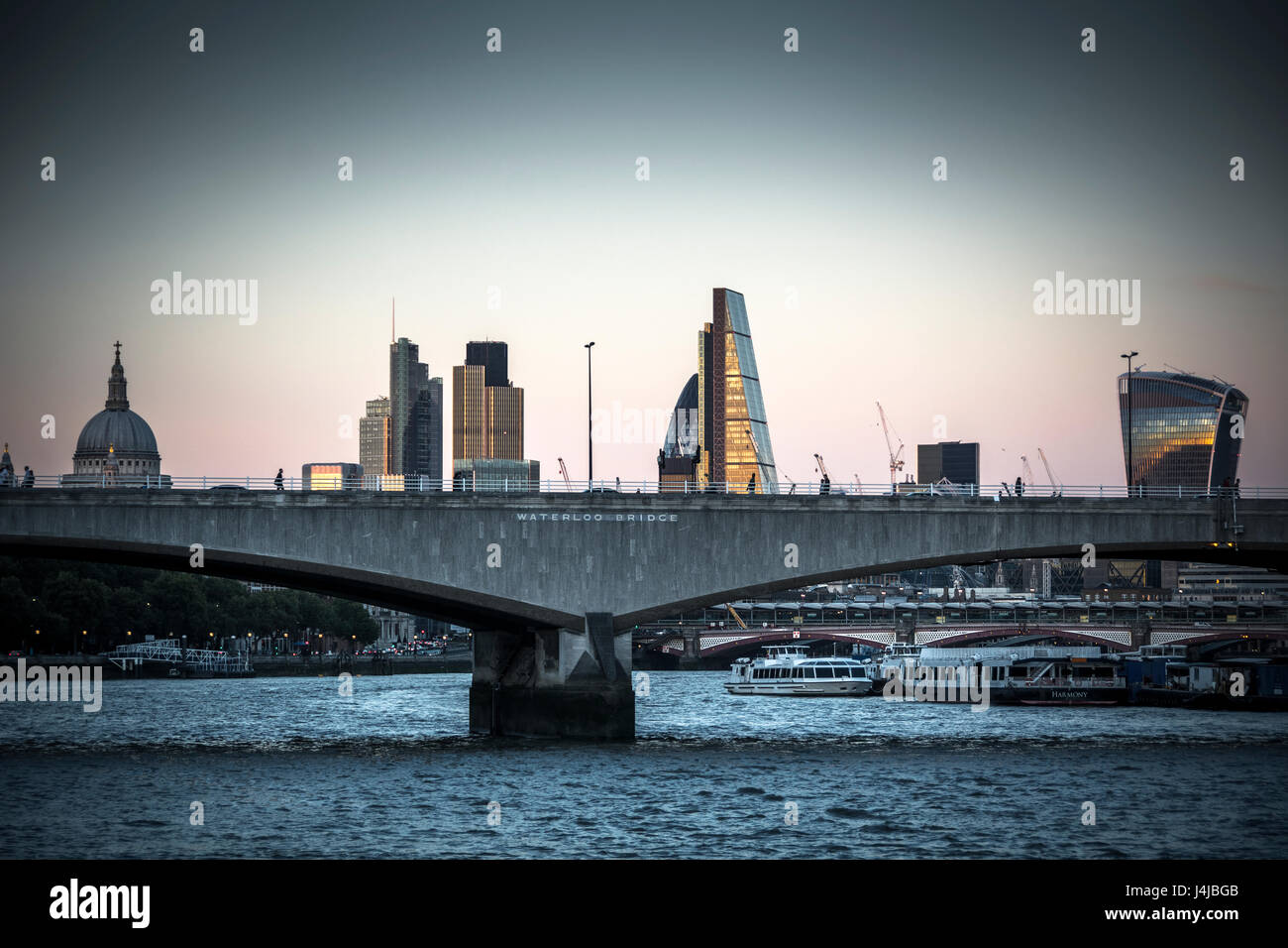 Waterloo bridge at night hi-res stock photography and images - Alamy