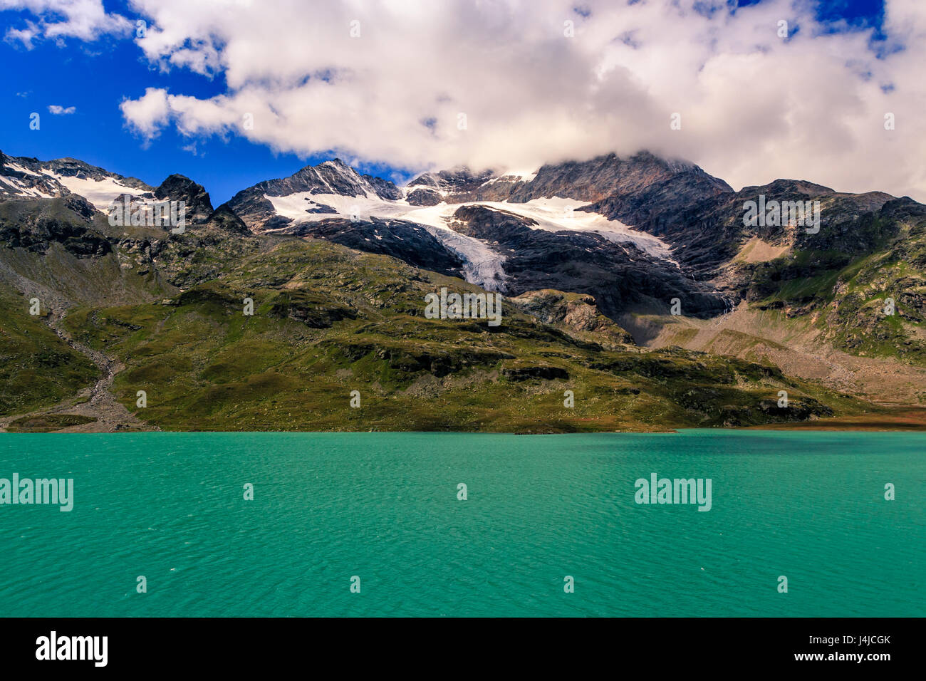 Lago bianco hi-res stock photography and images - Alamy