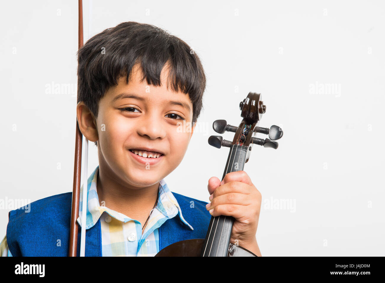 Boy playing violin hi-res stock photography and images - Alamy