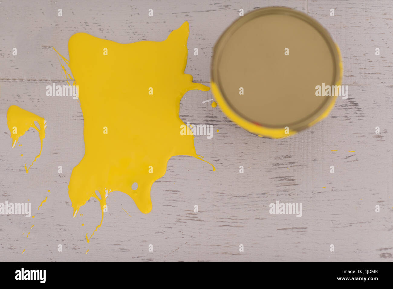 Yellow paint tin can with yellow strokes on the wooden floor Stock ...