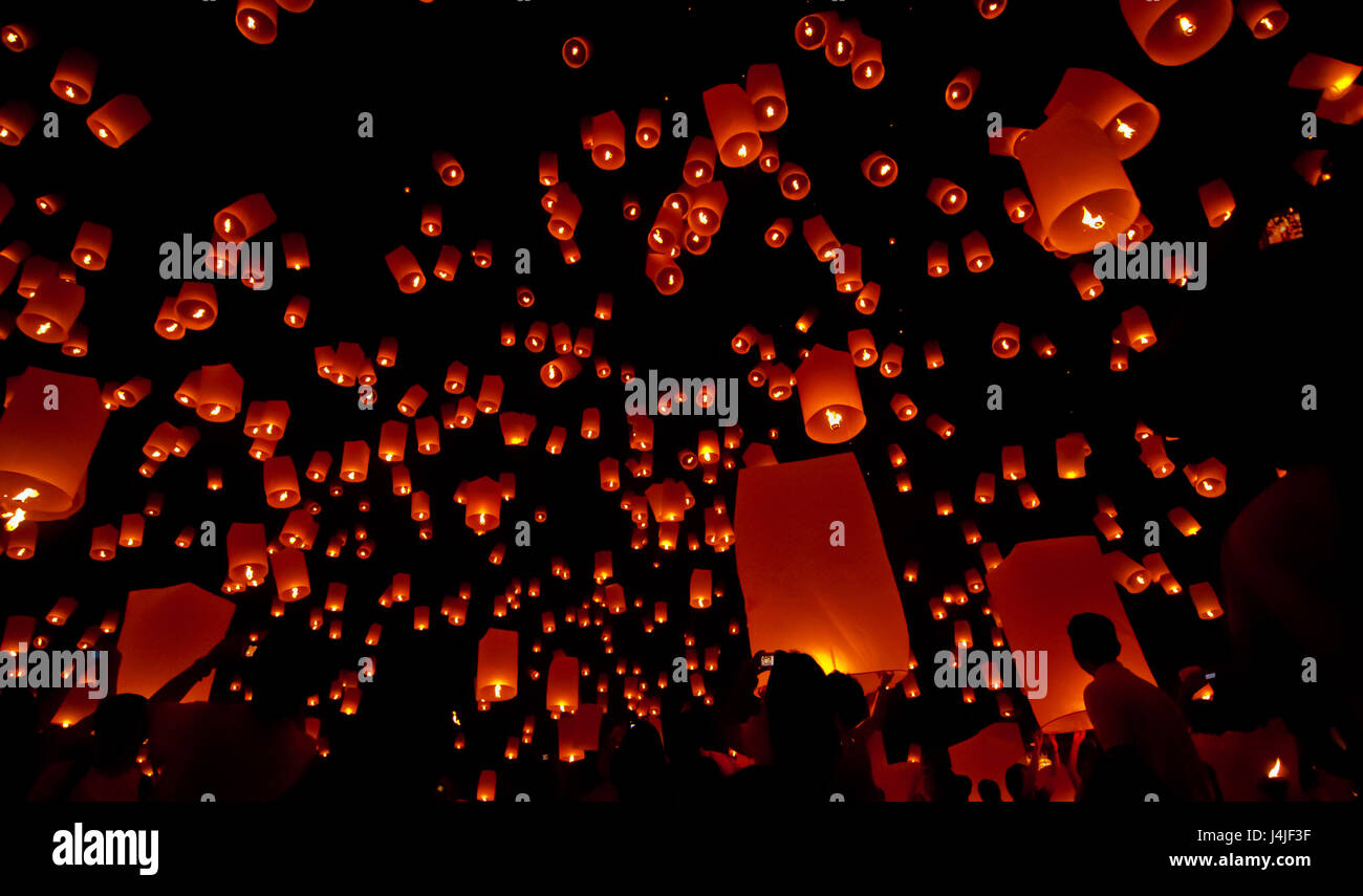 Floating lantern in Yee Peng festival (Loy Krathong), Buddhist floating ...