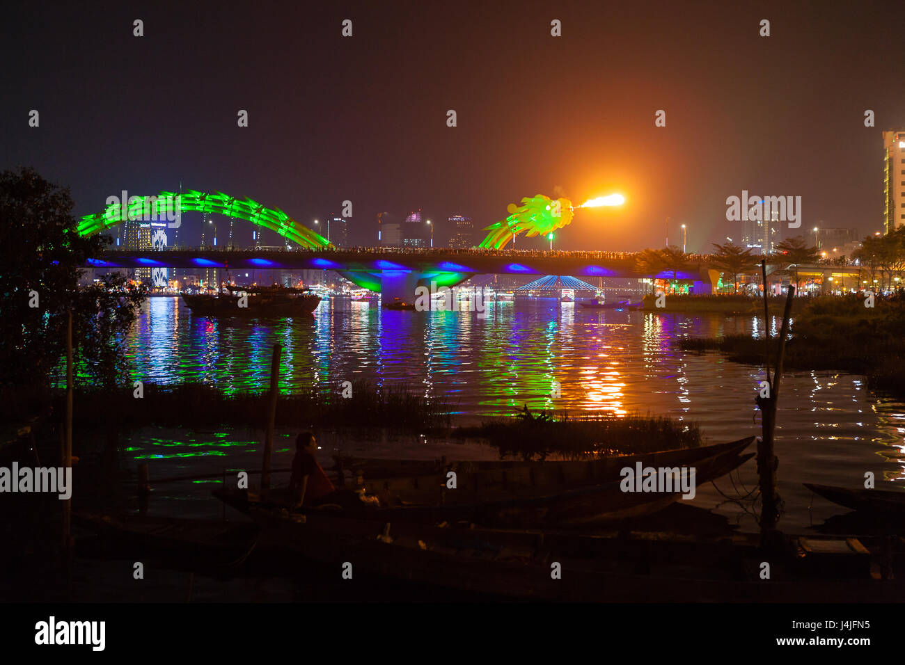 Dragon bridge vietnam fire hi-res stock photography and images - Alamy