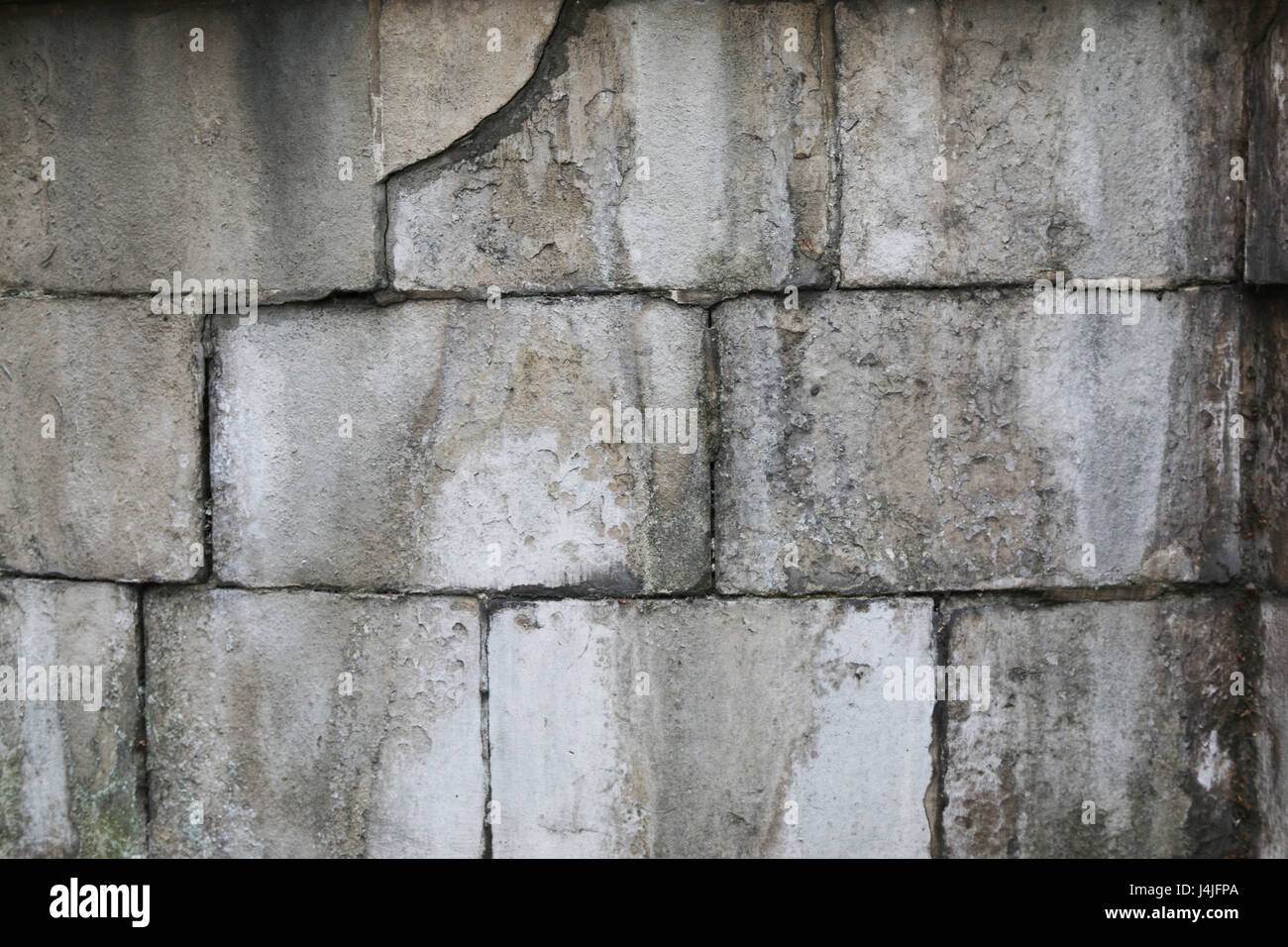 Old crumbling cement blocks wall hi-res stock photography and images ...