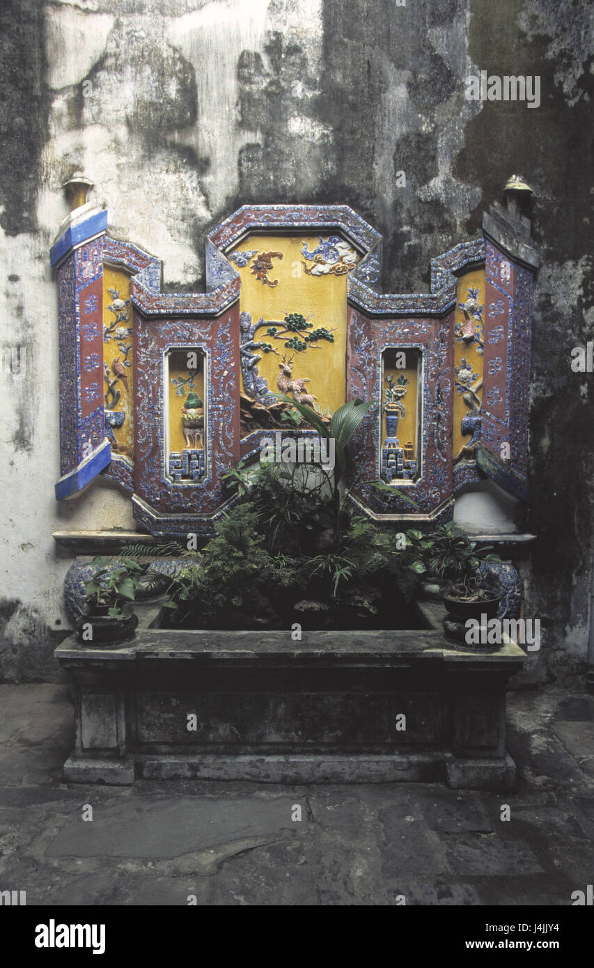 Vietnam, Hoi In, defensive wall, well, shrine South-East Asia, central ...