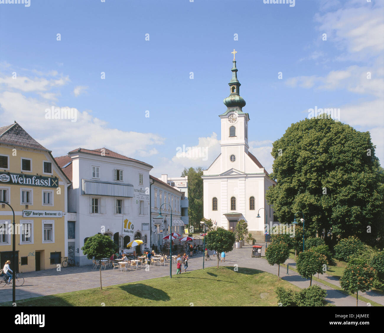 Austria, Upper Austria, Linz, Old driving, church lane, street cafes of ...