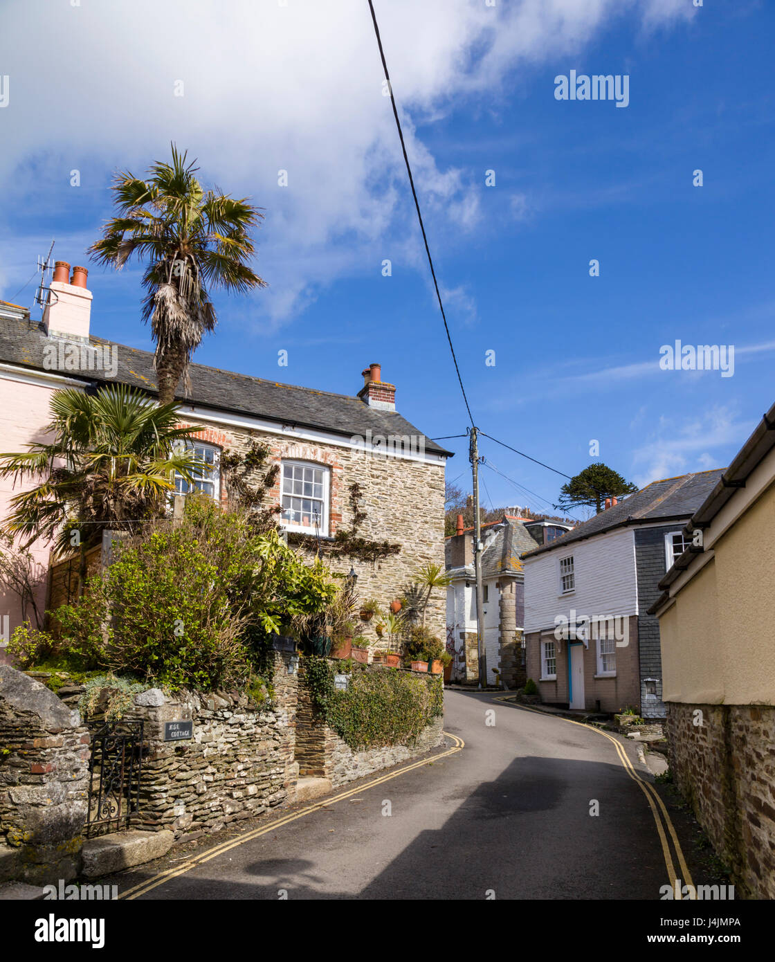 The cornish fishing village of st mawes hi-res stock photography and ...