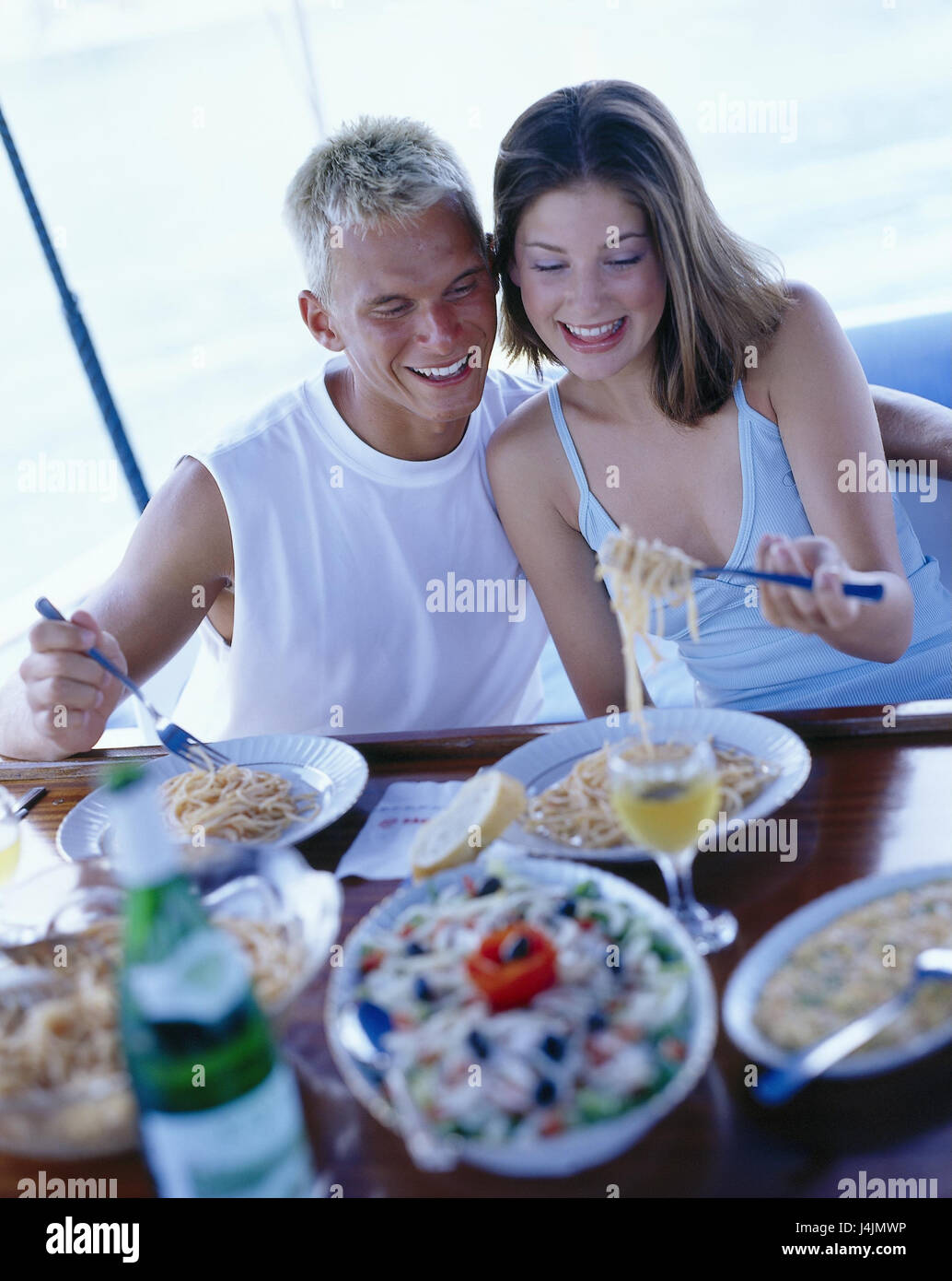 Teenagers, couple, spaghetti, eat young persons, man, hairs, blond ...