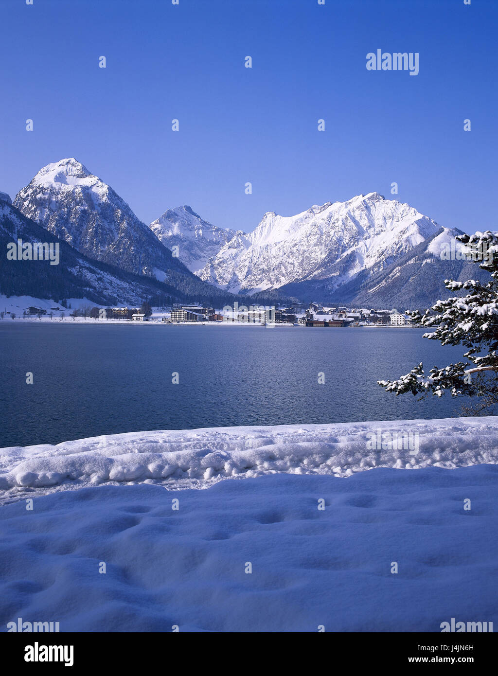 Austria, Tyrol, Achensee, Pertisau, local view, Karwendelgebirge ...