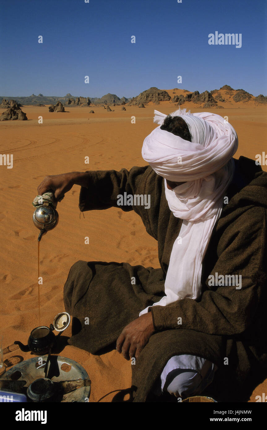 Libya, desert Sahara, Akakusgebirge, wild scenery, man, Targi, rest ...