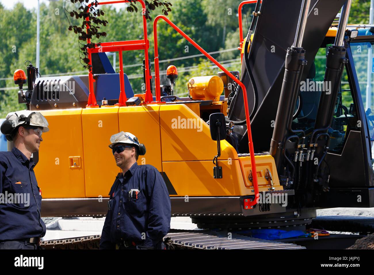 Engineers on construction site with heavy machinery Stock Photo - Alamy
