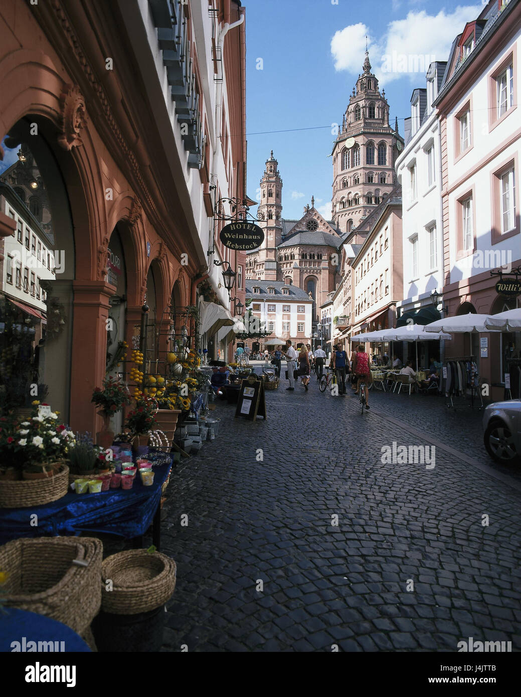 Germany, Rhineland-Palatinate, Mainz, Leichhofstrasse, cathedral St ...