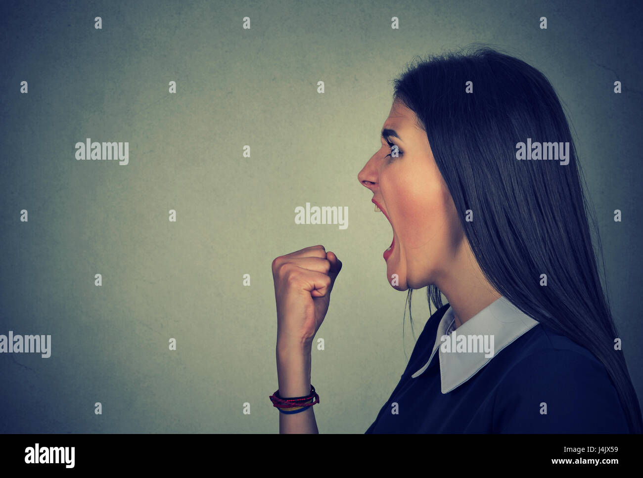 Portrait angry young woman screaming Stock Photo - Alamy Portrait angry young woman screaming Stock Photo - Alamy